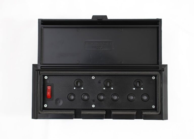 Caravan Multi Plug Box Black – Trail Acc